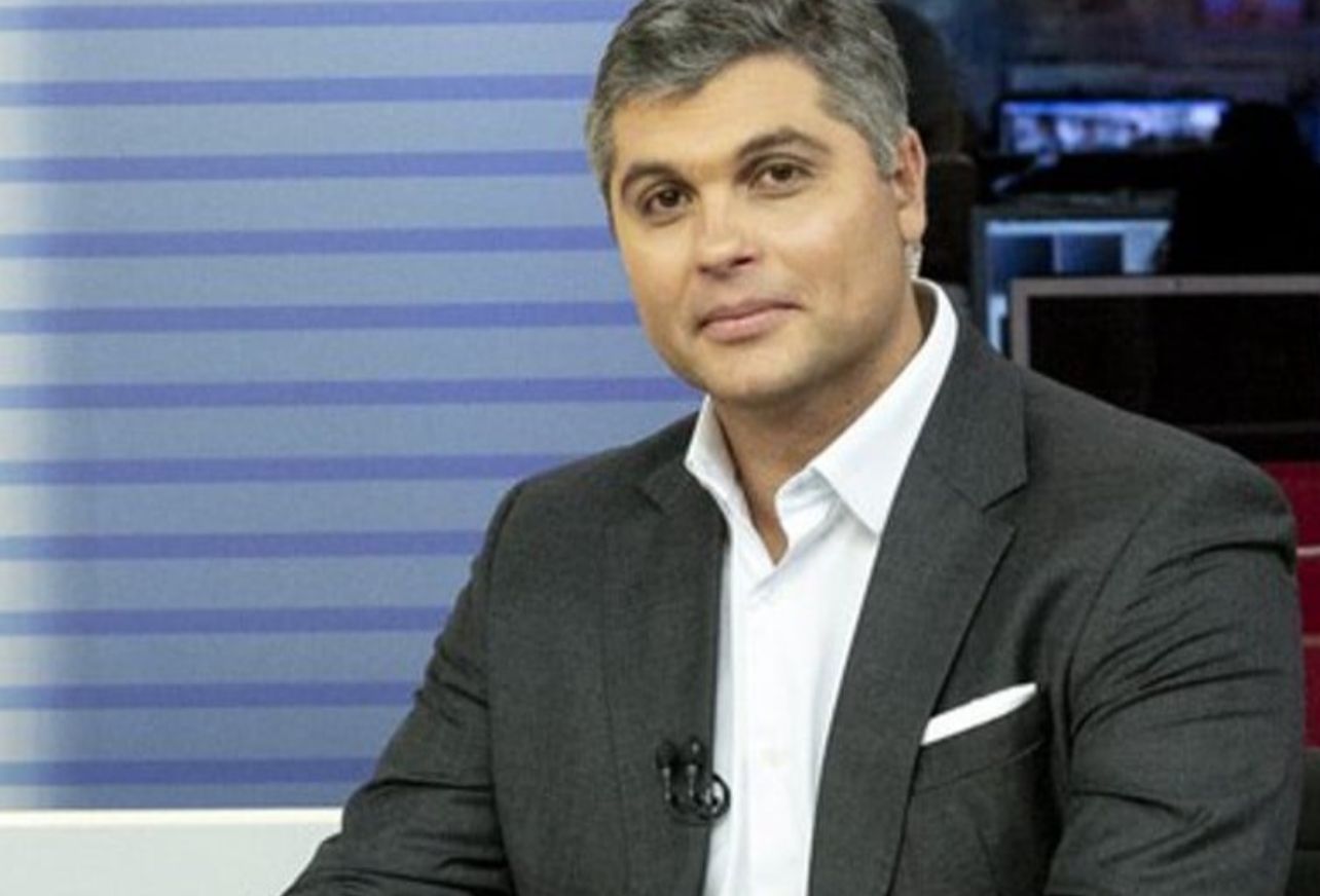 Joel Datena passa por cirurgia na coluna em SP
